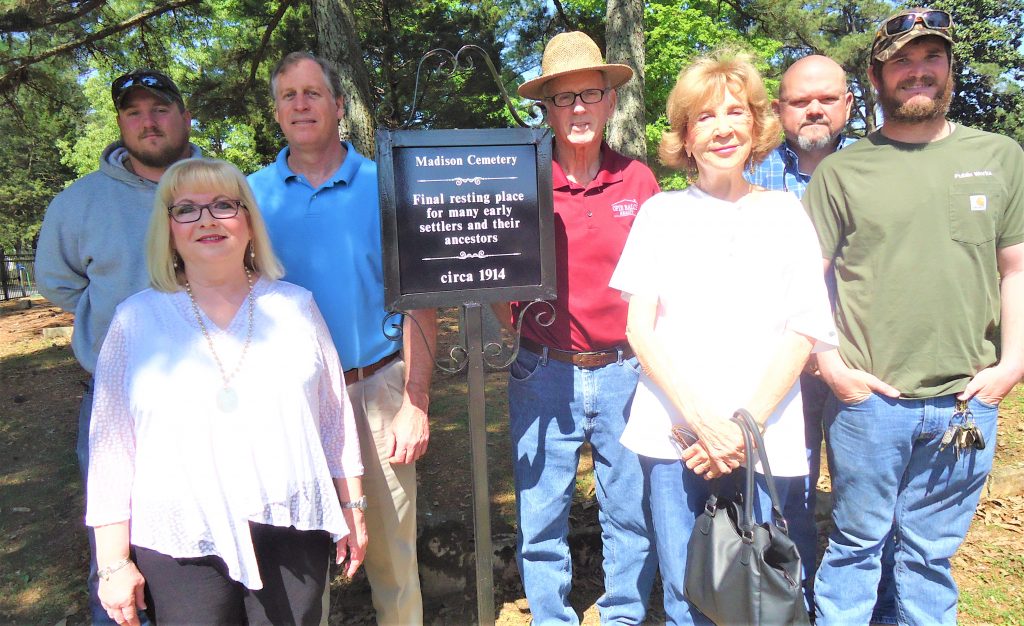 Municipal cemeteries committee adds signage - news