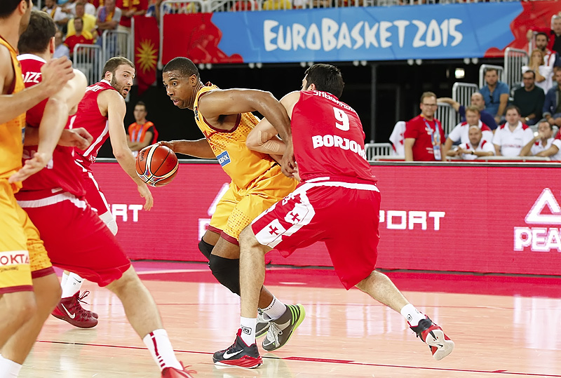 Richard Hendrix: Pro Basketball Around The World - news