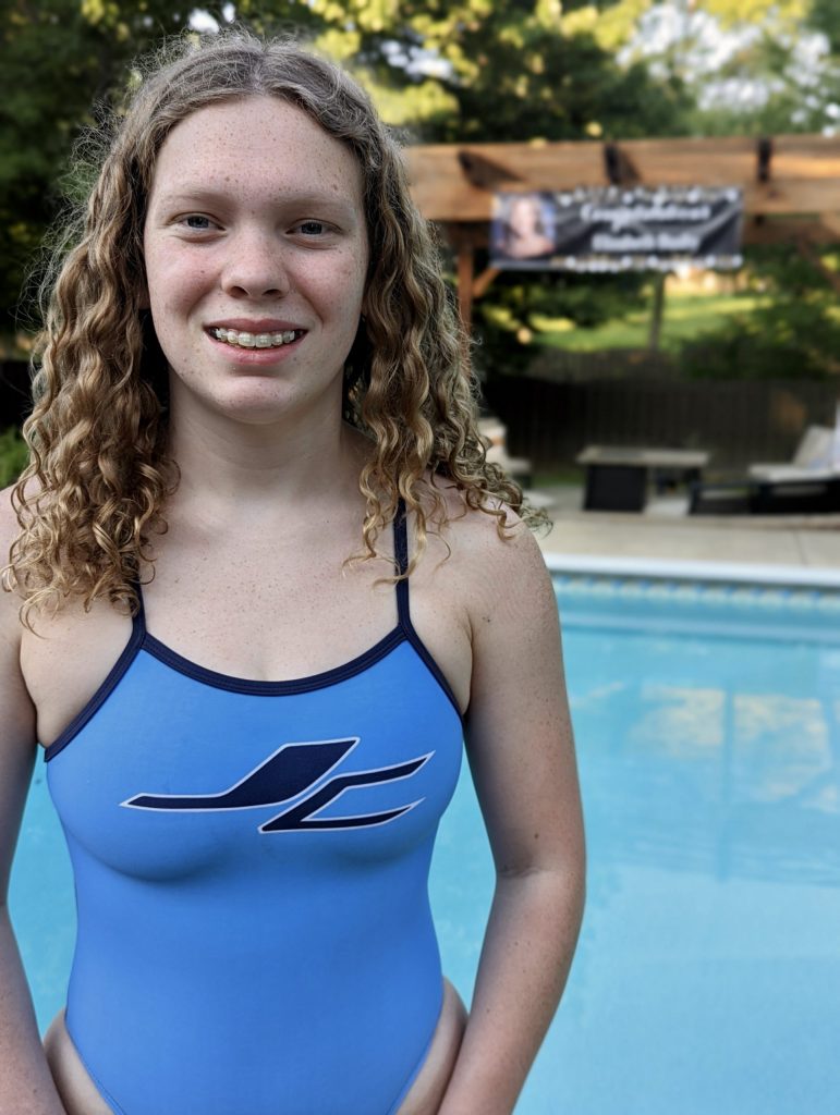 Elizabeth Busby Receives Special Scholarship From Swim League - news