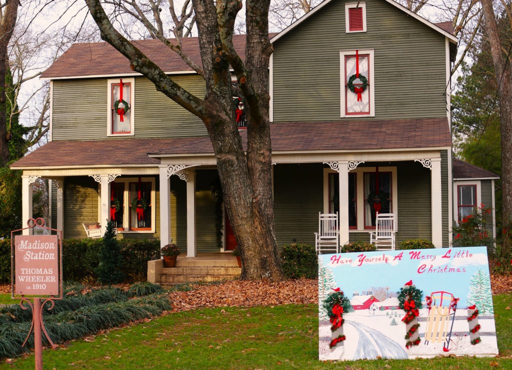 Artists’ designs to fill Holiday Card Lane - news
