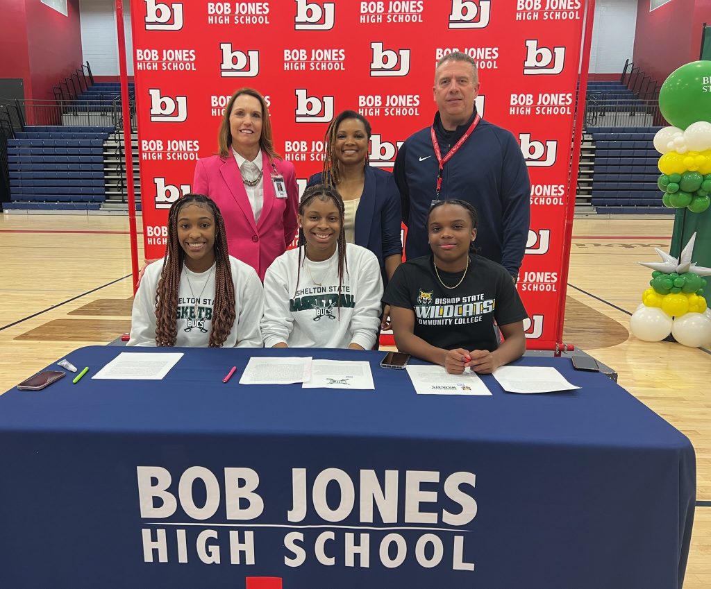 Lady Patriots Sign Basketball Scholarships - news